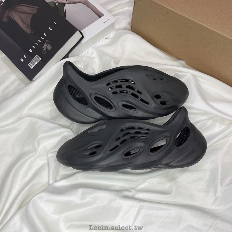 REAL FAKE ADIDAS YEEZY FOAM RUNNER ONYX HP8739, 58% OFF